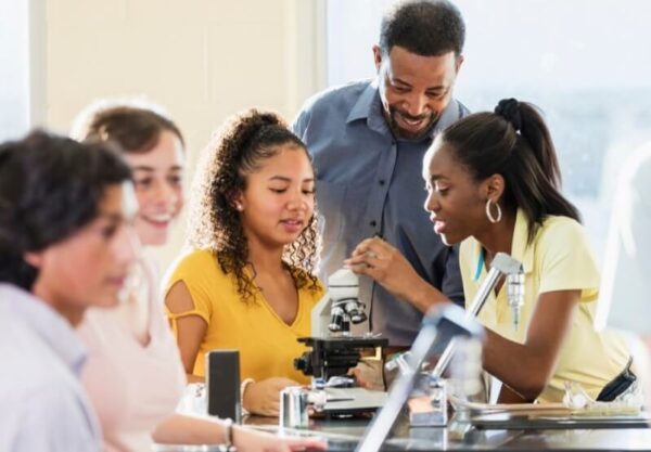 6 Tips for Running Science Labs Smoothly and Safely - Emmatheteachie